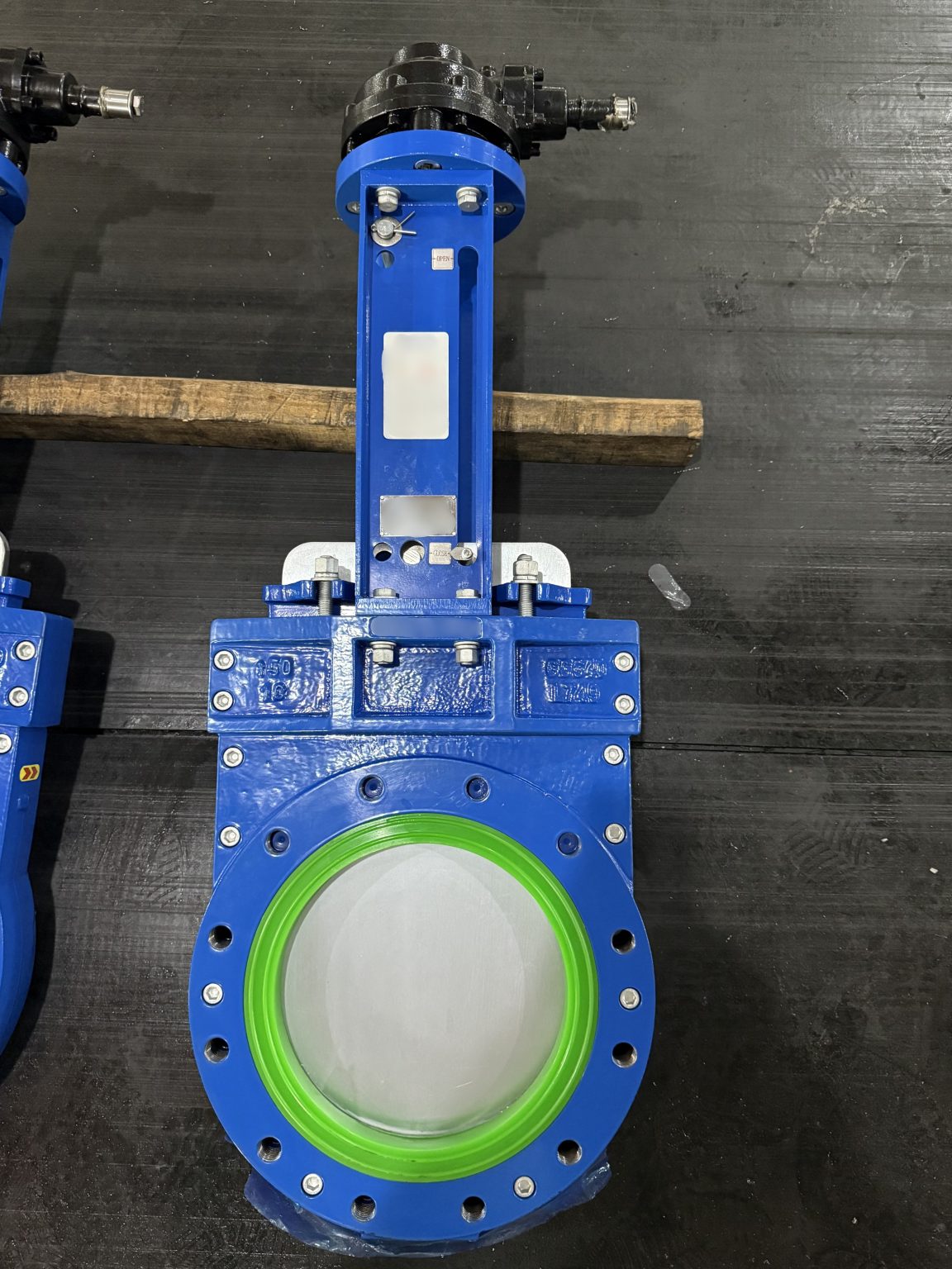 Gear Operated MDU PU Sleeve Knife Gate Valves – MIWIVAL